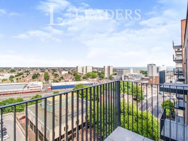 2 bedroom flat for rent in Victoria Avenue, Southend on Sea, Essex, SS2