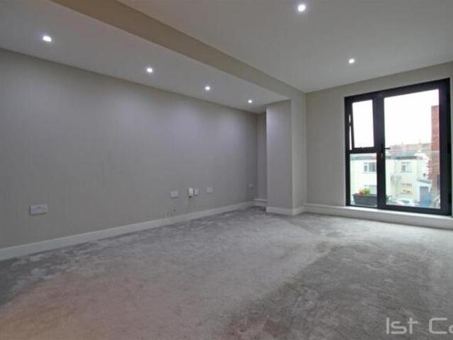 2 bedroom flat for rent in Victoria Avenue, Southend On Sea, SS2