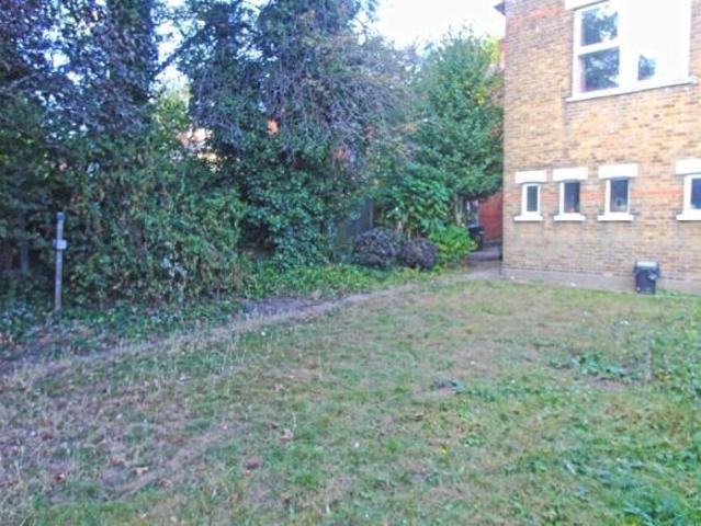 2 bedroom flat for rent in Victoria Avenue, Southend On Sea, SS2