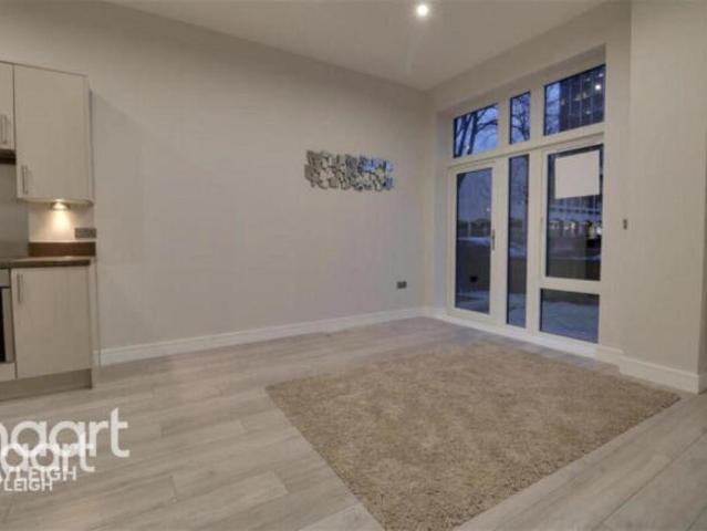 2 bedroom flat for rent in Victoria Avenue, Southend on Sea, SS2
