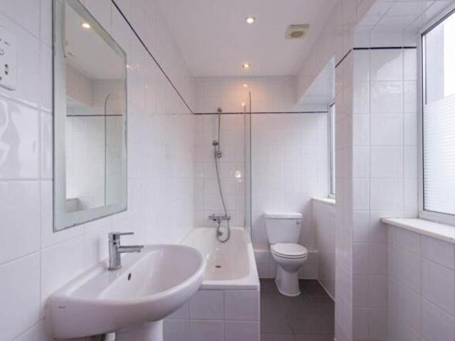 2 bedroom flat for rent in Victoria Avenue, Southend On Sea, SS2