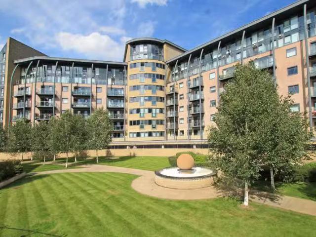 2 bedroom flat for rent in Victoria Mills, Salts Mill Road, Sh.