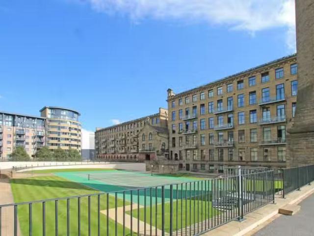 2 bedroom flat for rent in Victoria Mills, Salts Mill Road, Sh.