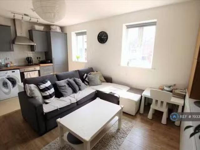 2 bedroom flat for rent in Victoria Place, Bristol, BS5