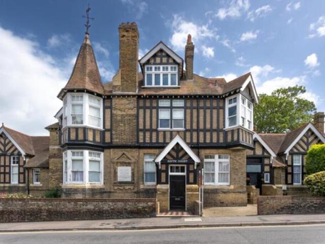 2 bedroom flat for rent in Victoria Road, Margate, CT9