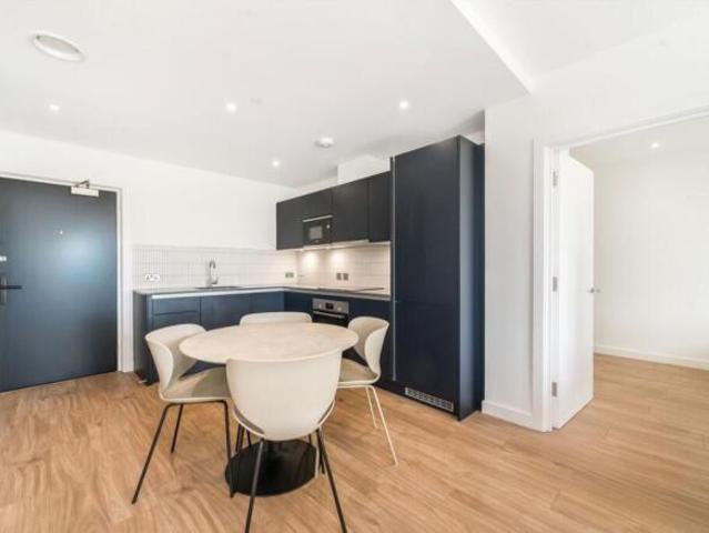 2 bedroom flat for rent in Victoria Road, North Acton, W3