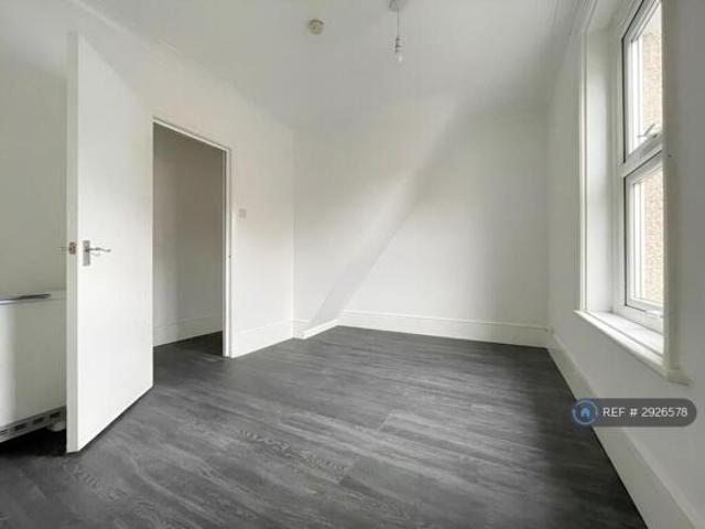 2 bedroom flat for rent in Victoria Road North, Southsea, PO5