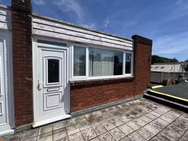2 bedroom flat for rent in Victoria Road, Ferndown, BH22