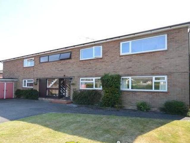 2 bedroom flat for rent in Victoria Road GU51
