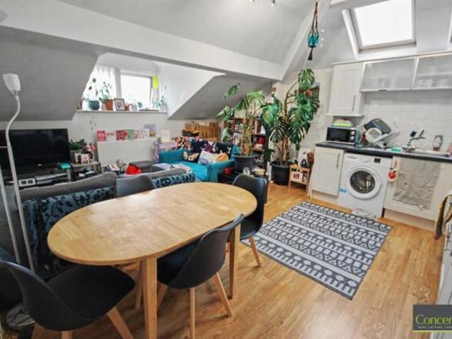 2 bedroom flat for rent in Victoria Road, Liverpool, L22