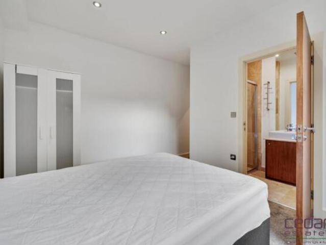 2 bedroom flat for rent in Victoria Road, Queen's Park NW6