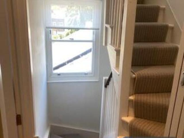 2 bedroom flat for rent in Victoria Road, Sutton, SM1