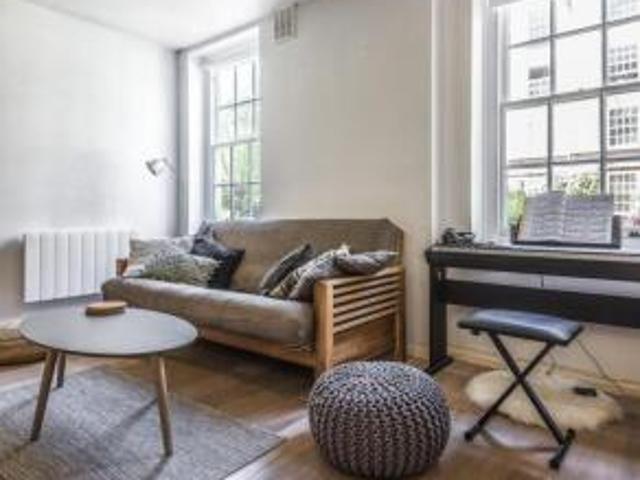 2 bedroom flat for rent in Vicarage Crescent, Battersea, London, SW11