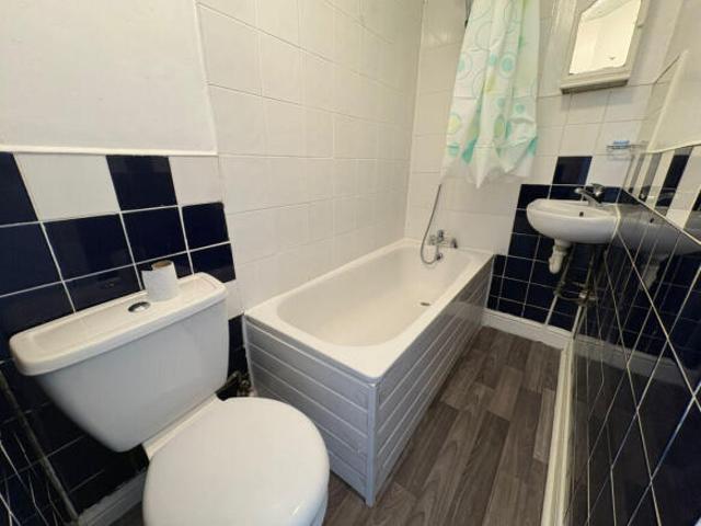 2 bedroom flat for rent in Vicarage Lane, London, E15
