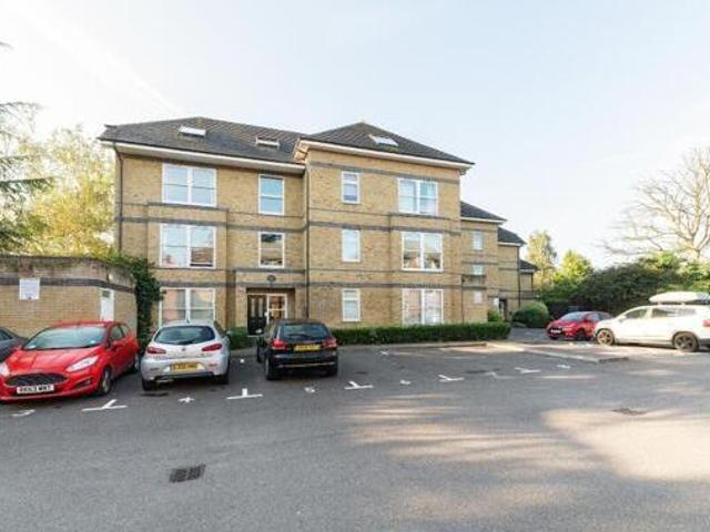 2 Bedroom Flat For Rent In Vicarage Road, Egham