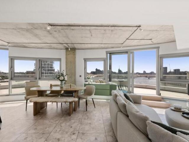 2 bedroom flat for rent in Vicentia Court, Bridges Court Road, SW11
