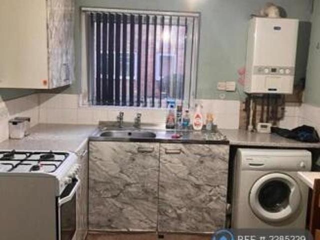 2 bedroom flat for rent in Village Street, Salford, M7