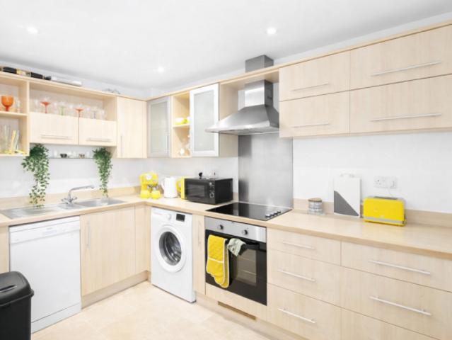 2 bedroom flat for rent in Vivian Court, Vivian Avenue, Nottingham, City, NG5