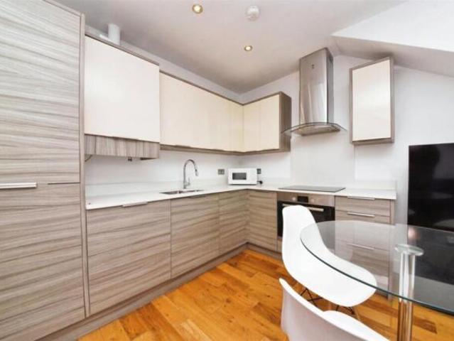 2 bedroom flat for rent in Vivian Avenue, London, NW4