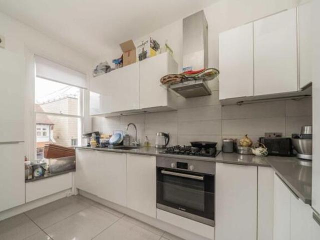 2 bedroom flat for rent in Voltaire Road, Clapham, SW4
