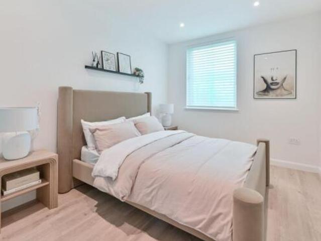 2 bedroom flat for rent in Wandle Place, Earlsfield, Wimbledon, SW18