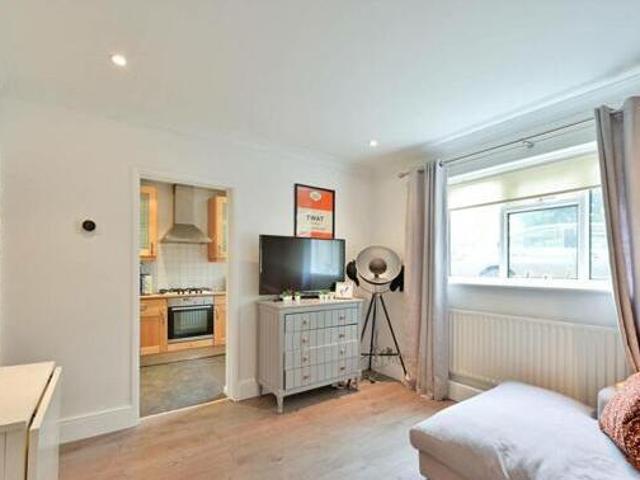 2 Bedroom Flat For Rent In Wandsworth, London