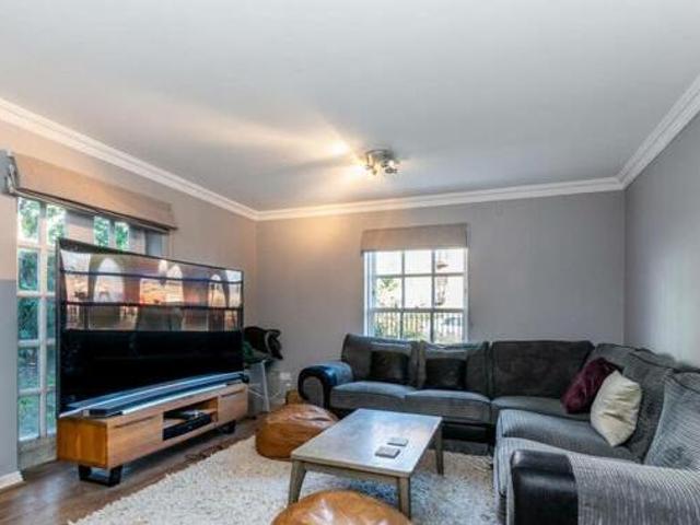 2 Bedroom Flat For Rent In Wandsworth, London