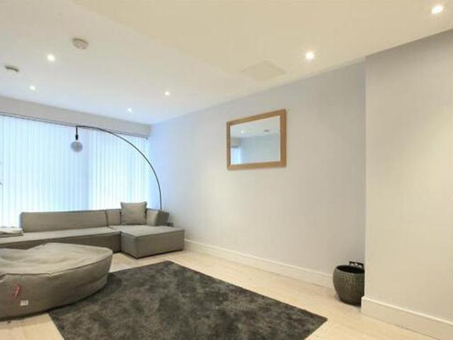 2 Bedroom Flat For Rent In Wandsworth, London