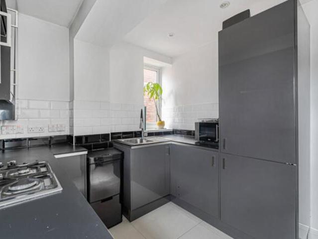 2 bedroom flat for rent in Wandsworth Road, London, SW8 2LB, SW8