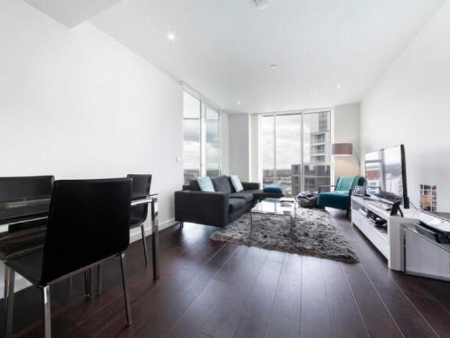 2 bedroom flat for rent in Wandsworth Road, Wandsworth, SW8