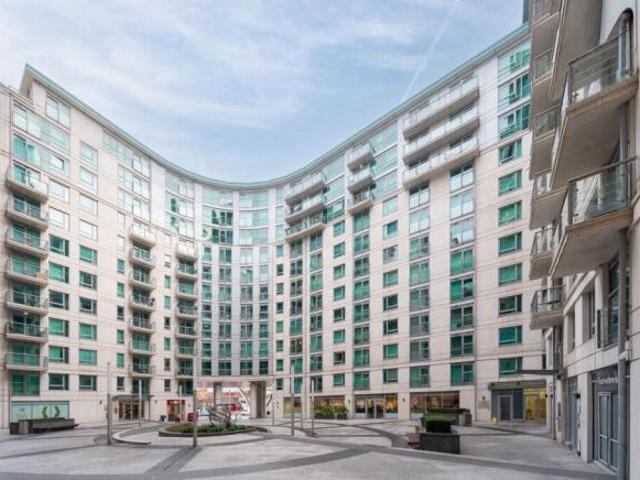 2 bedroom flat for rent in Wandsworth Road, Vauxhall, SW8