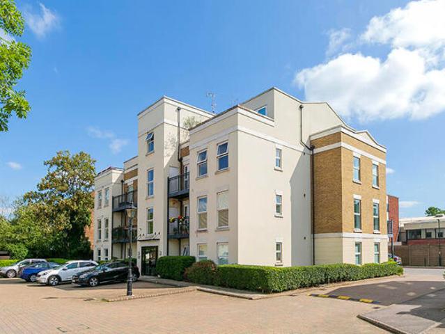 2 bedroom flat for rent in Wadham Mews, London, SW14