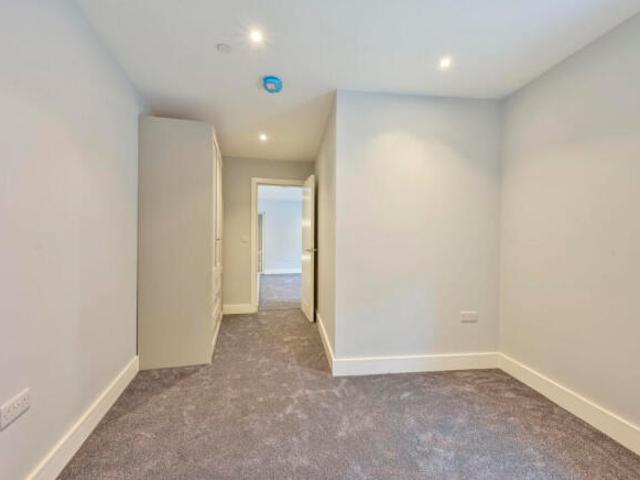 2 bedroom flat for rent in Wadham Road, Putney, London, SW15