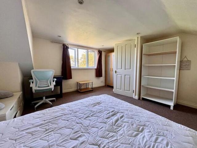 2 bedroom flat for rent in Wakefield Road, N11