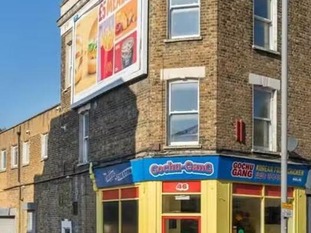 2 bedroom flat for rent in Walthamstow, London, E17