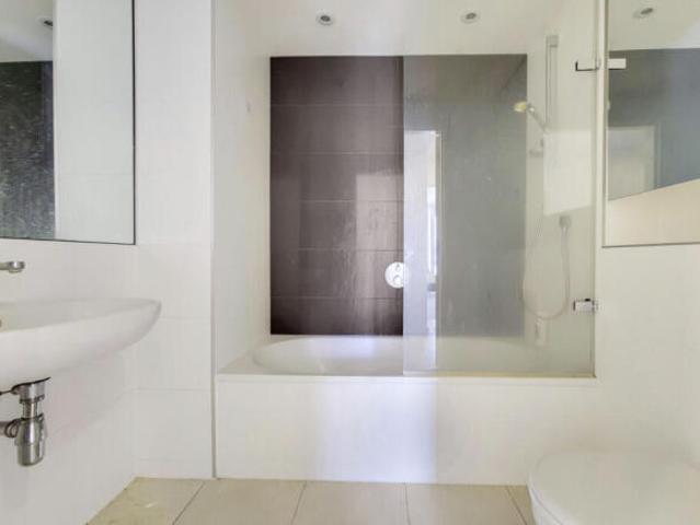2 bedroom flat for rent in Walworth Road, Elephant and Castle, London, SE1