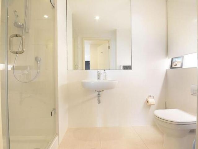 2 bedroom flat for rent in Walworth Road, Elephant and Castle, London, SE1