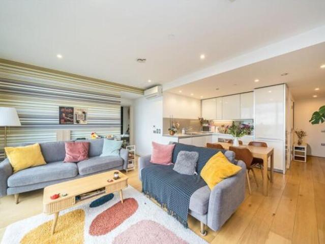 2 bedroom flat for rent in Walworth Road, Elephant & Castle, SE1
