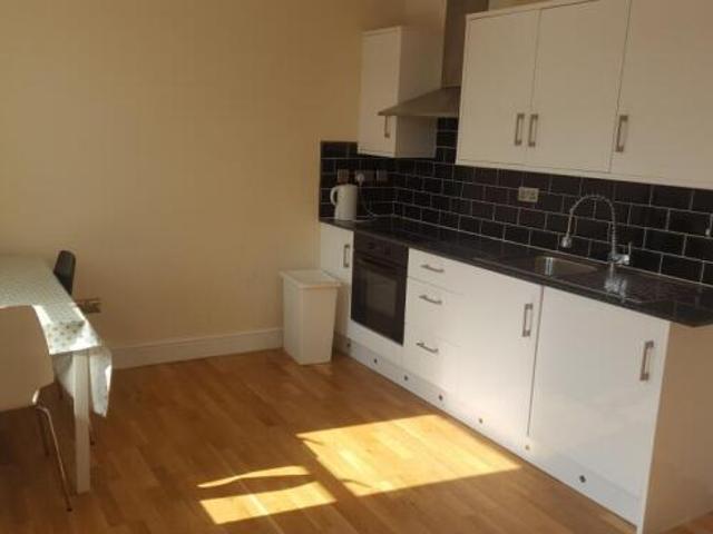 2 bedroom flat for rent in Walworth Road, Southwark, London, SE17