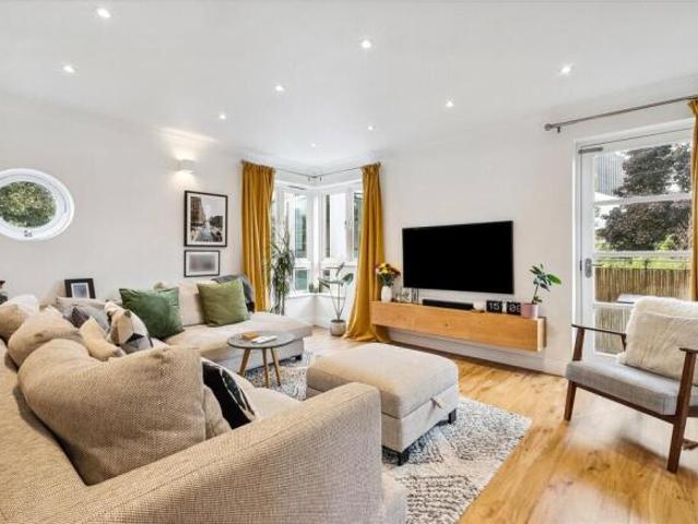 2 bedroom flat for rent in Walbrook Court, 2 Hemsworth Street, N1