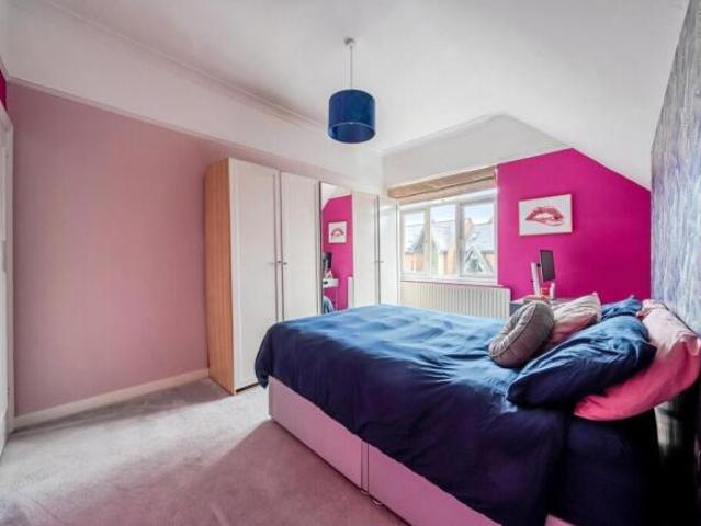 2 bedroom flat for rent in Waldegrave Road, Teddington, TW11