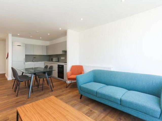 2 bedroom flat for rent in Wales Farm Road, London, W3