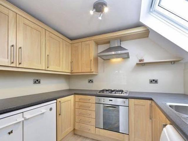 2 bedroom flat for rent in Walking distance of Farncombe Station GU7
