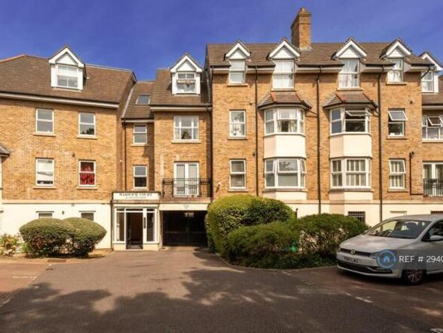 2 bedroom flat for rent in Warwick Court, London, SW19