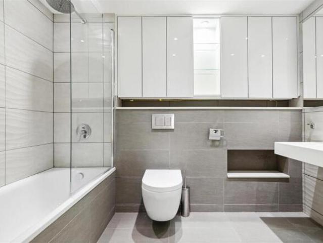 2 bedroom flat for rent in Warwick House, Windsor Way, W14