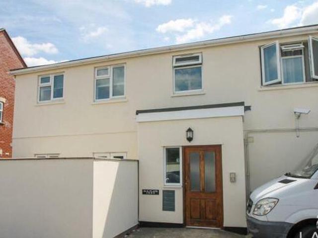 2 Bedroom Flat For Rent In Warwick Road