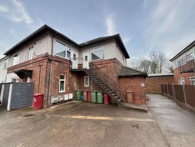 2 bedroom flat for rent in Warwick Road, Sparthorpe, DN16