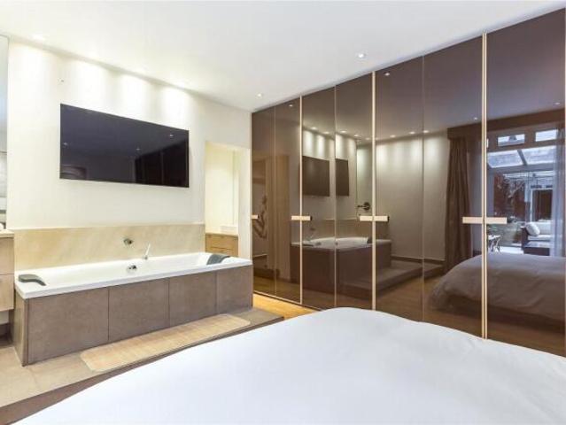 2 bedroom flat for rent in Warwick Square, London, SW1V