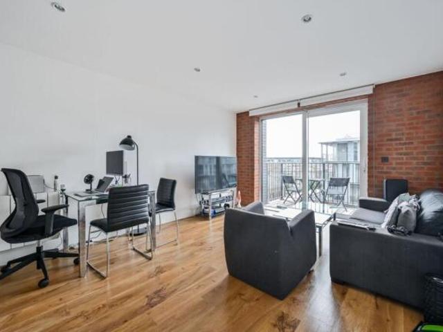 2 bedroom flat for rent in warehouse court, major draper street, woolwich, london, se18