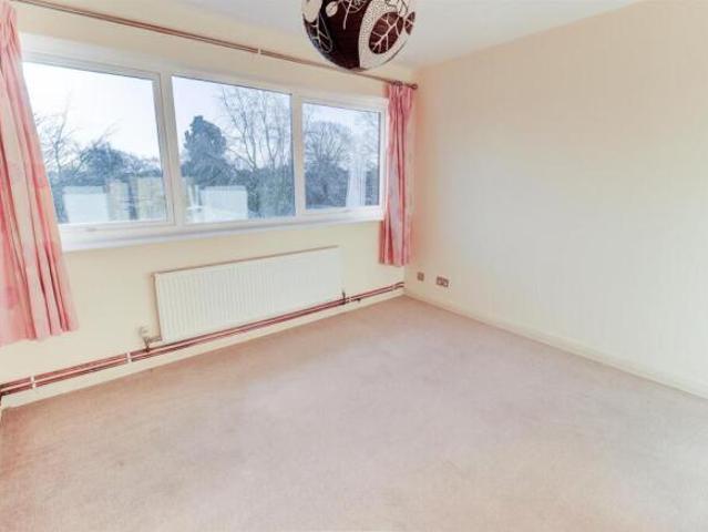 2 bedroom flat for rent in Warren Close, Leamington Spa, CV32
